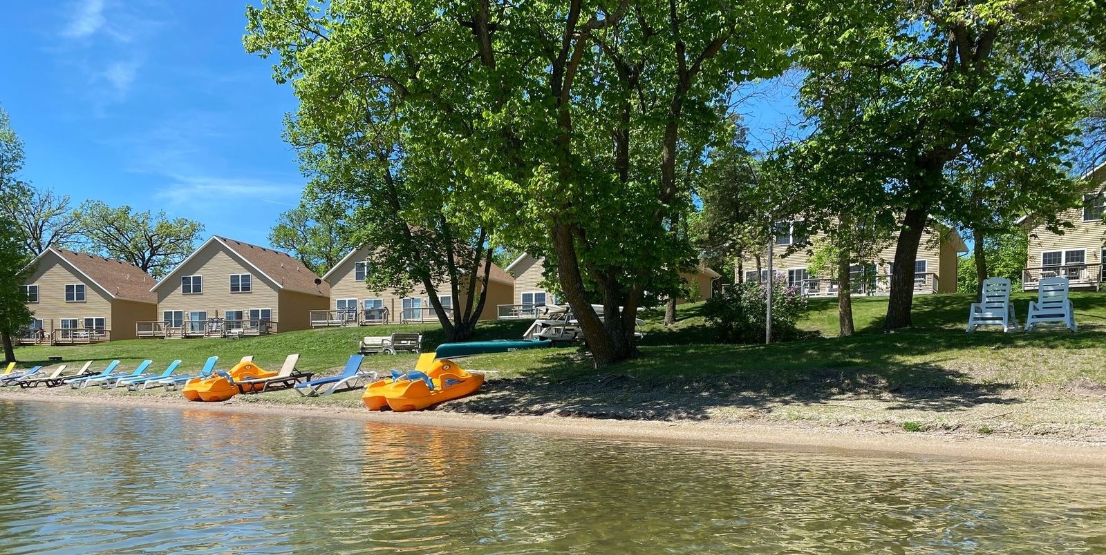 Bonnie Beach Resort | See you at the lake!